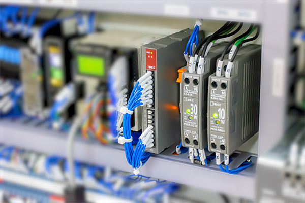 導入事例 | 安全リレーモジュール